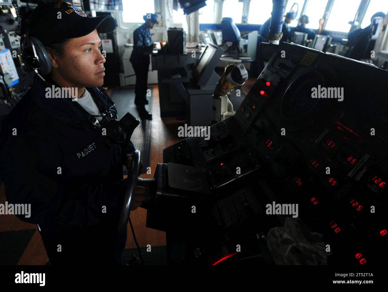 amphibious dock landing ship, LSD 52, Sailors, U.S. Navy, USS Pearl ...