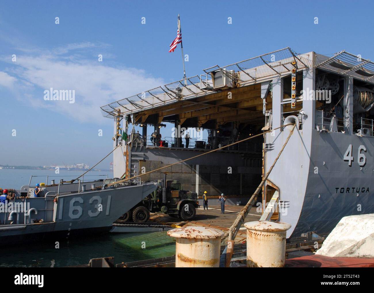 0910136692A-064 SUBIC BAY, Philippines (Oct. 13, 2009) Sailors and ...