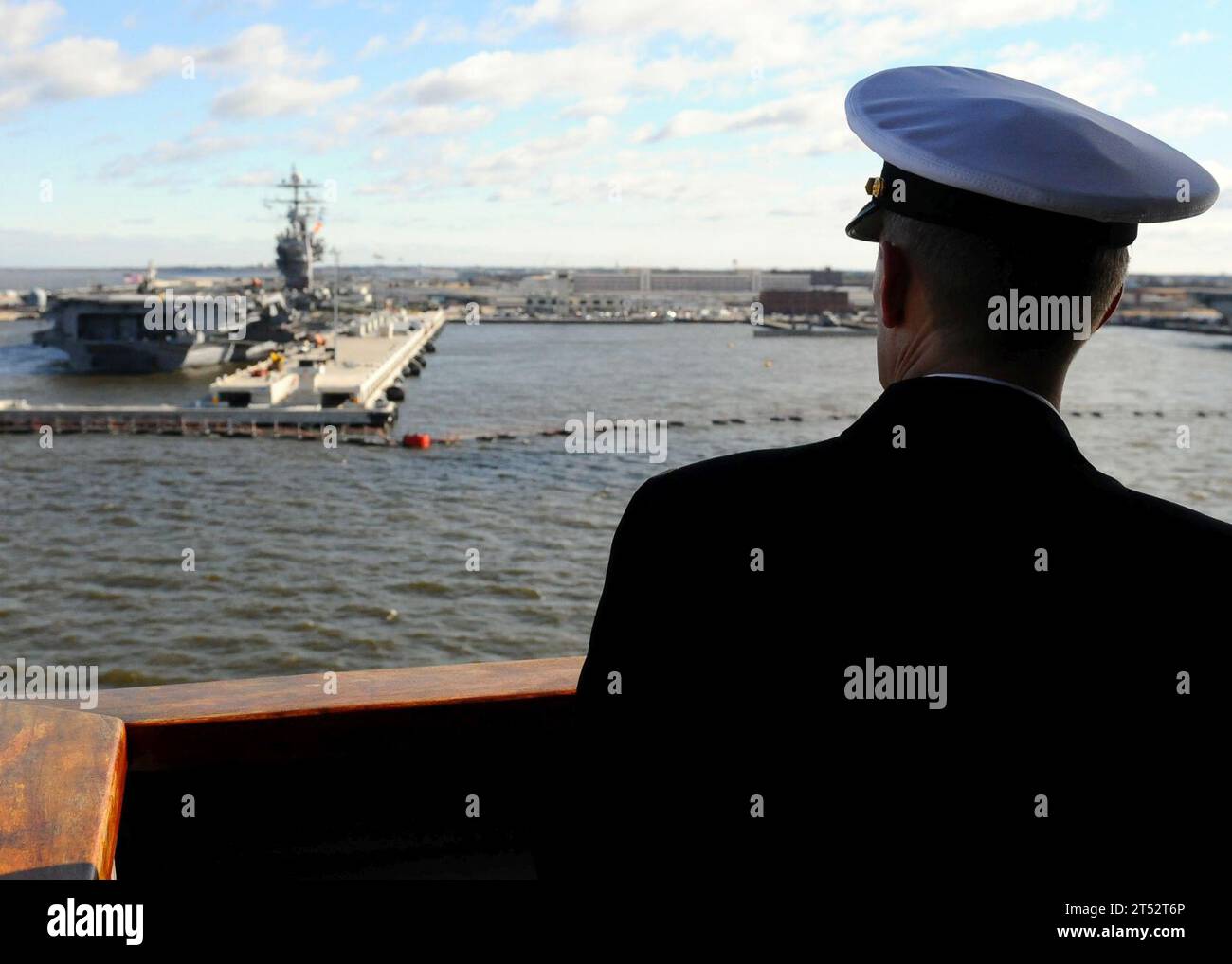 1001182735T-243 NORFOLK (Jan. 18, 2009) Capt. John G. Bruening ...