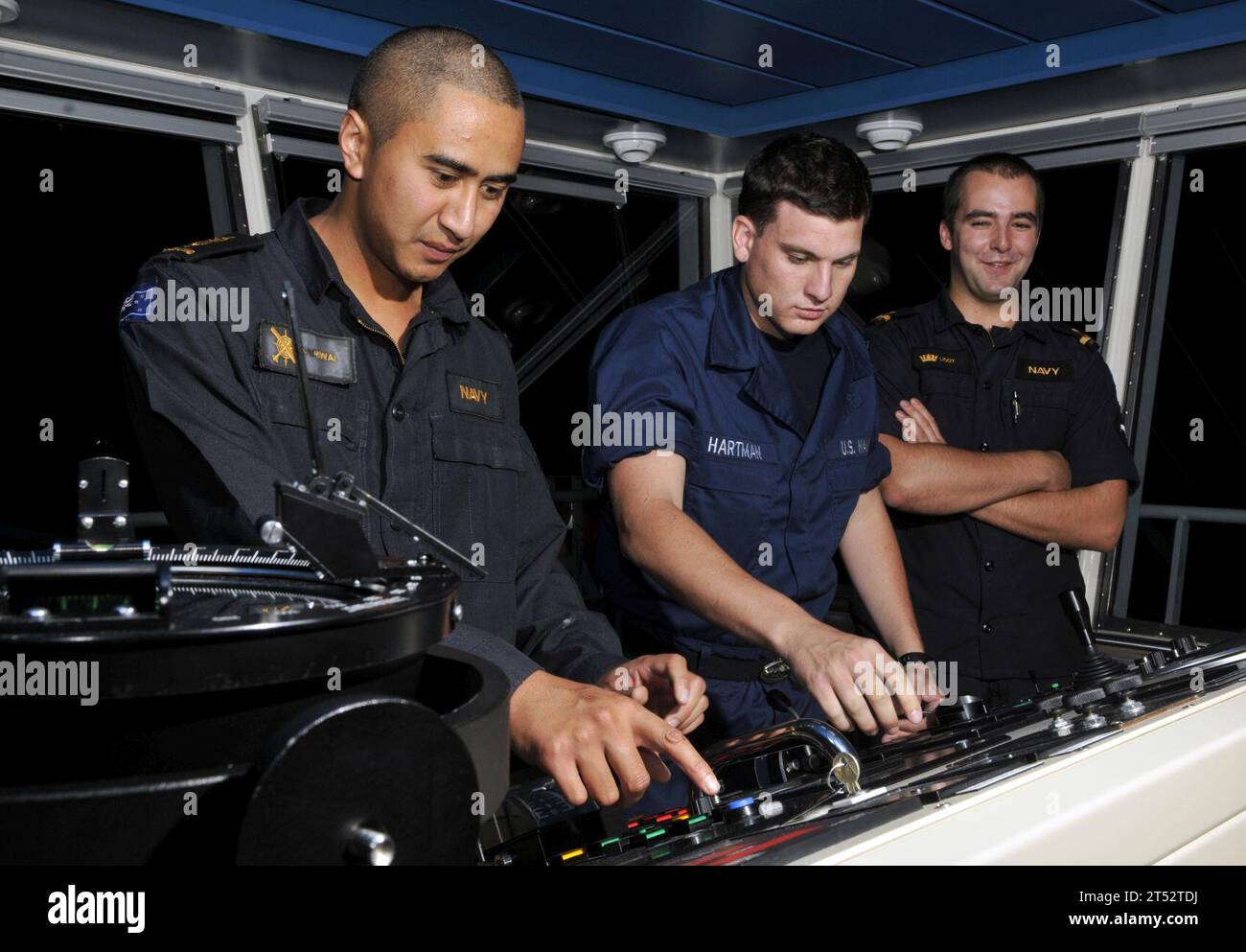 amphibious transport dock ship, Foreign military, HMNZS Canterbury ...