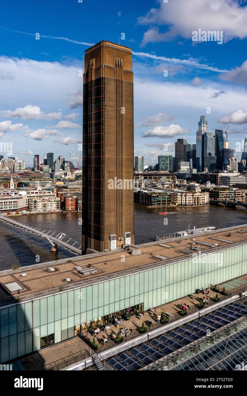The Tate Modern Art Gallery With The City of London In The Backround ...