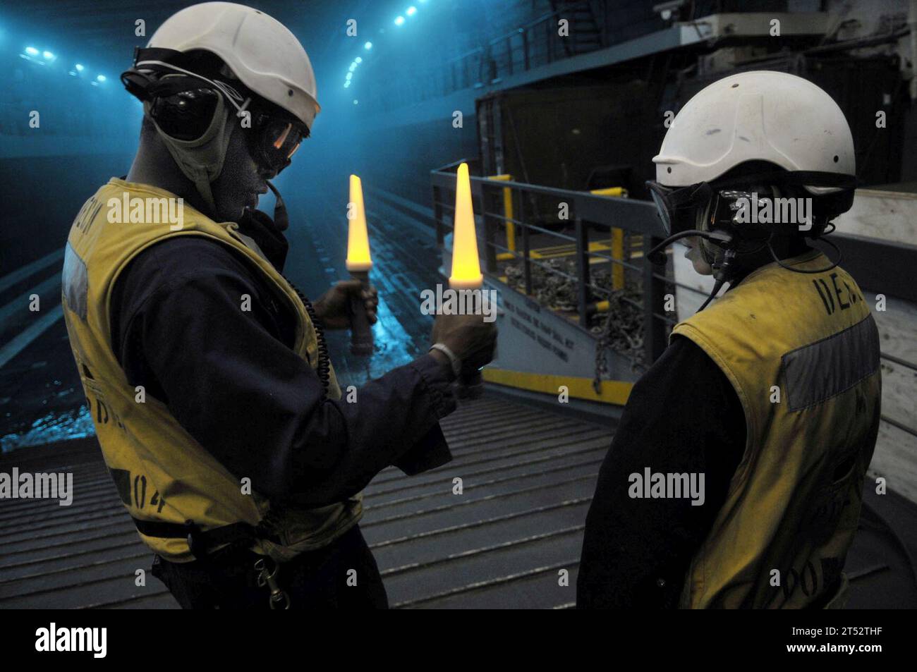 amphibious transport dock ship, landing craft air cushion, LCAC, navy ...