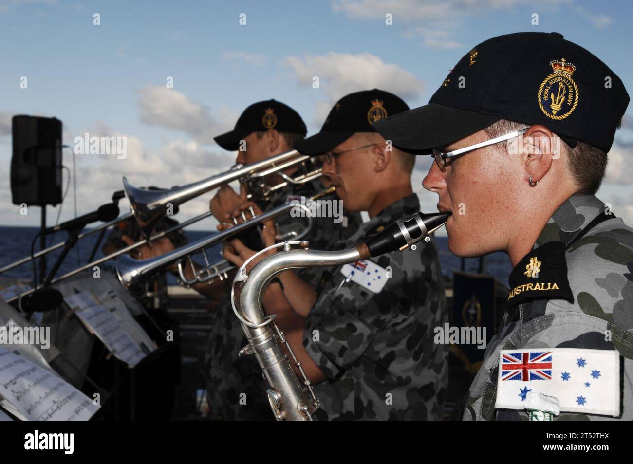 amphibious transport dock ship, LPD 7, rimpac, royal australian navy ...