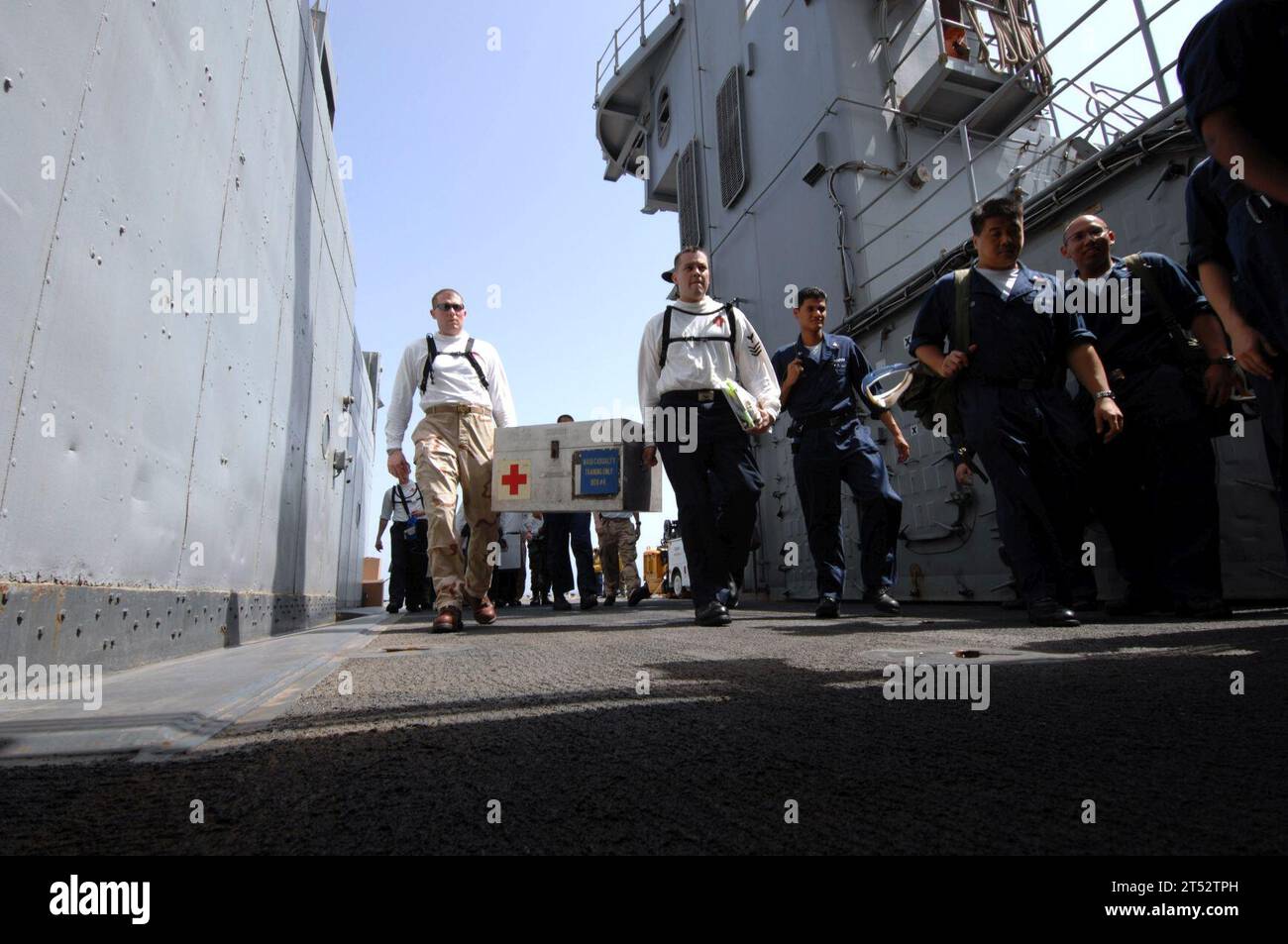 amphibious transport docks ship USS Denver (LPD 9), Bonhomme Richard ...