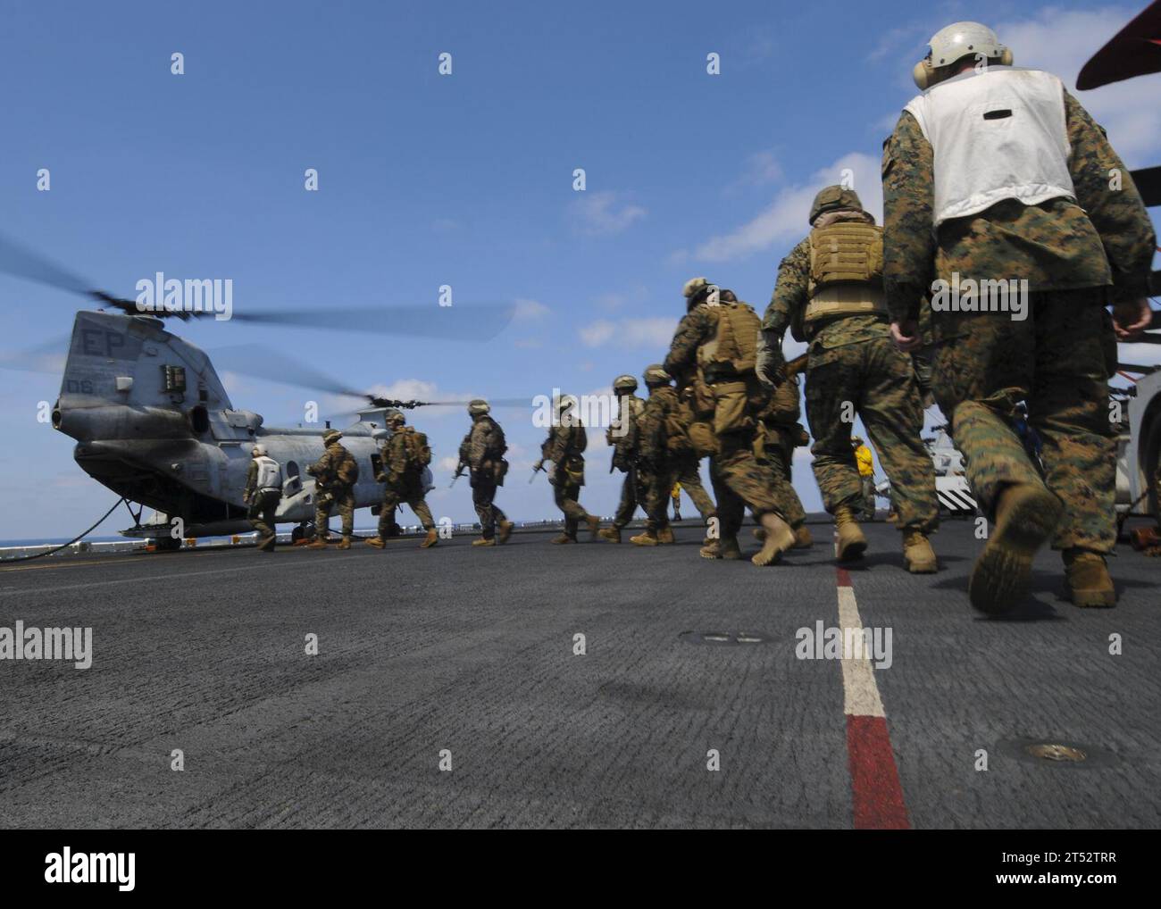 1002289950J-589 SOUTH CHINA SEA (Feb. 28, 2010) Marines assigned to the ...