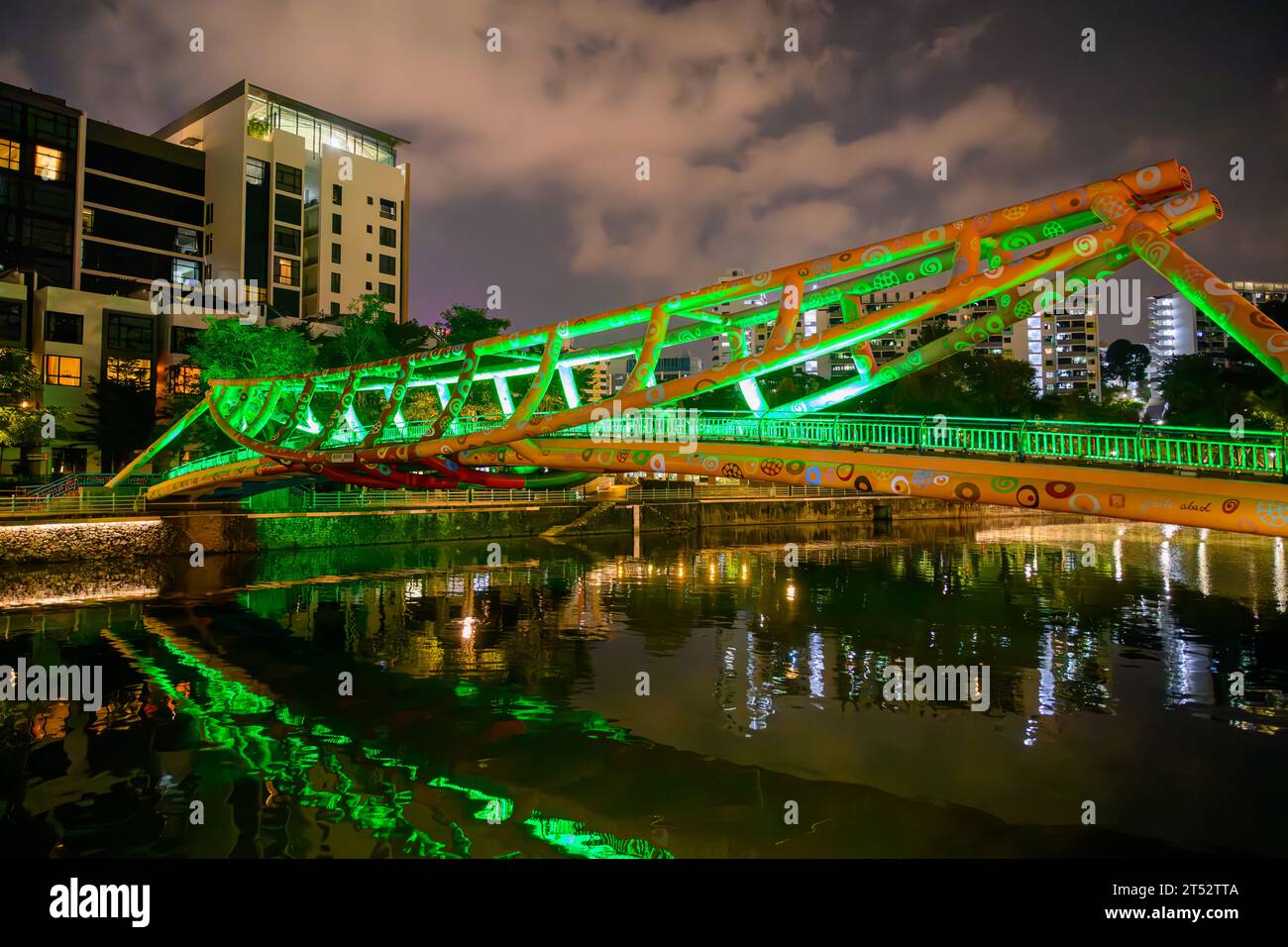 The Alkaff Bridge crossing the Singapore River at night Stock Photo - Alamy