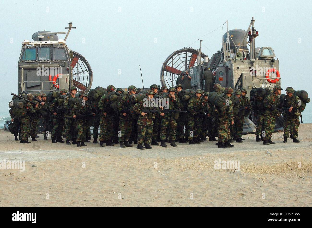 0711149177B-002 POHANG, Republic of Korea (Nov. 14, 2007) Republic of ...