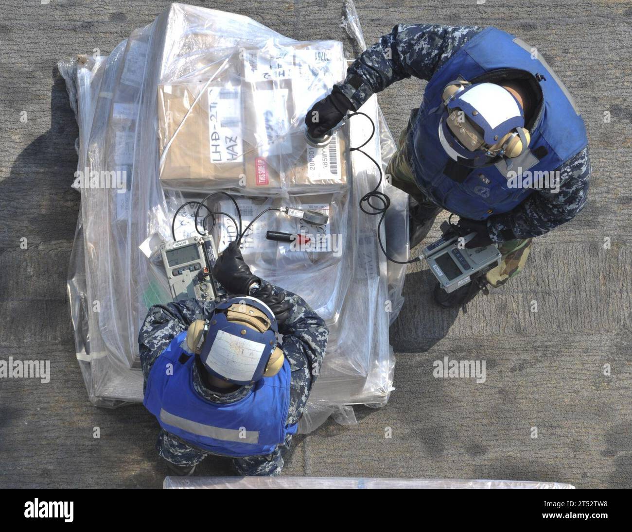 amphibious, Amphibious Assault, CTF 76, Essex, flight deck, Forward ...
