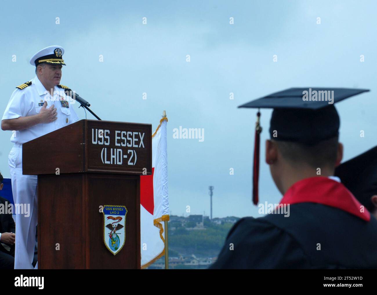 0906069950J-300 SASEBO, Japan (June 6, 2009) Essex Commanding Officer ...