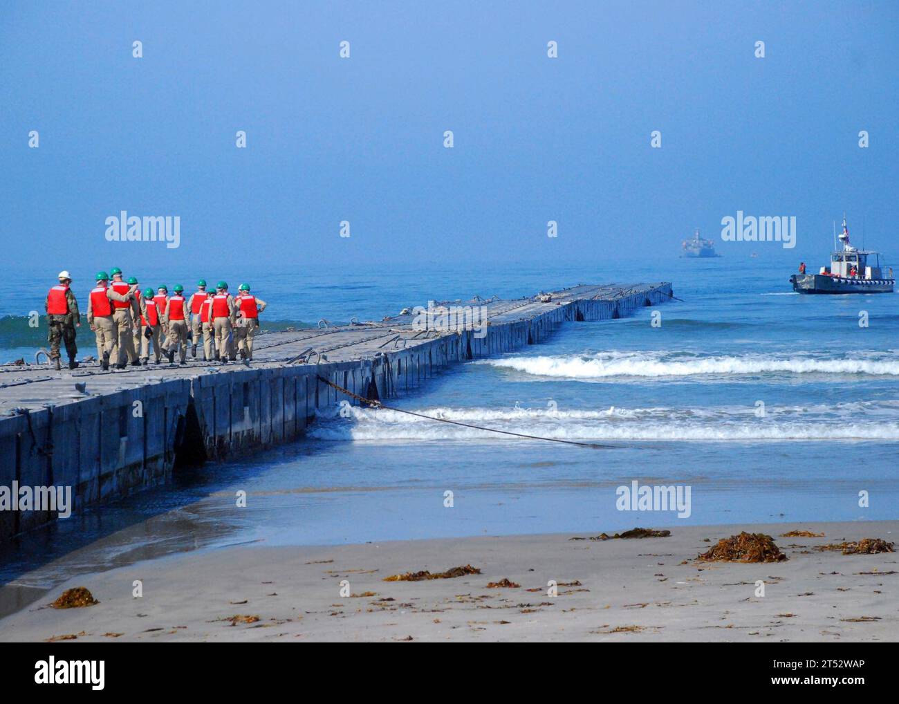 0807154973M-028 CAMP PENDLETON, Calif. (July 15, 2008) Midshipmen walk ...