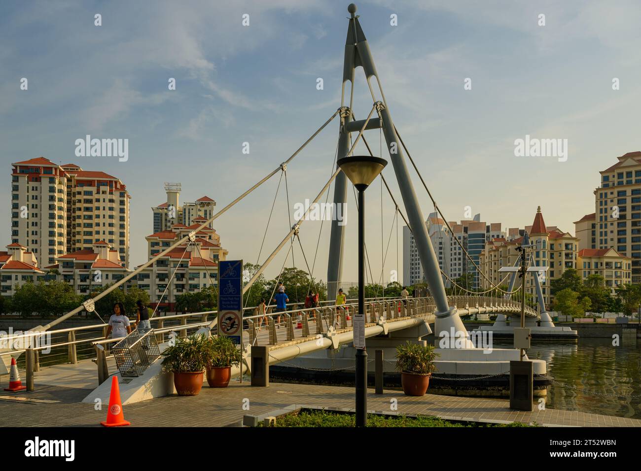 Tanjong rhu suspension bridge hi-res stock photography and images - Alamy