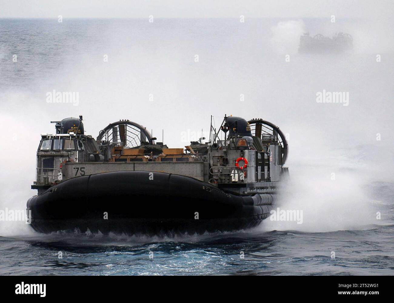 0906295822P-109 PACIFIC OCEAN (June 29, 2009) Landing Craft Air Cushion ...