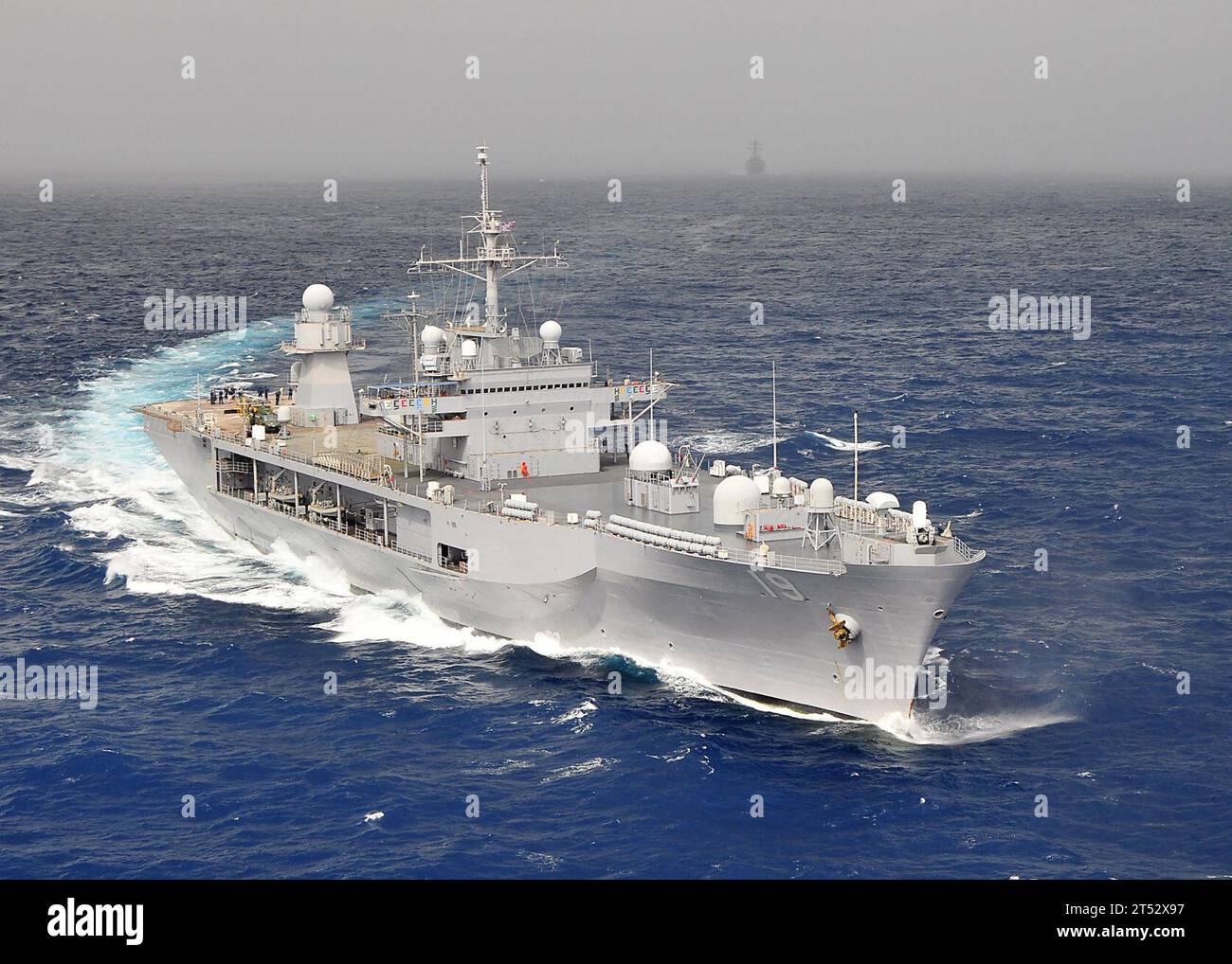 0911176233H-591 PACIFIC OCEAN (Nov. 17, 2009) The amphibious command ...