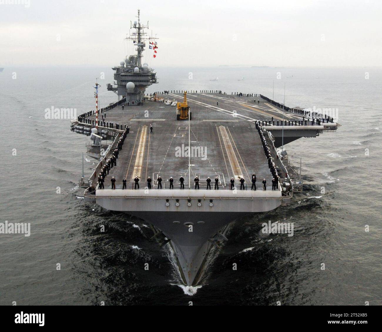 0612108492C-023 Pacific Ocean (Dec. 10, 2006) - Sailors man the rails ...