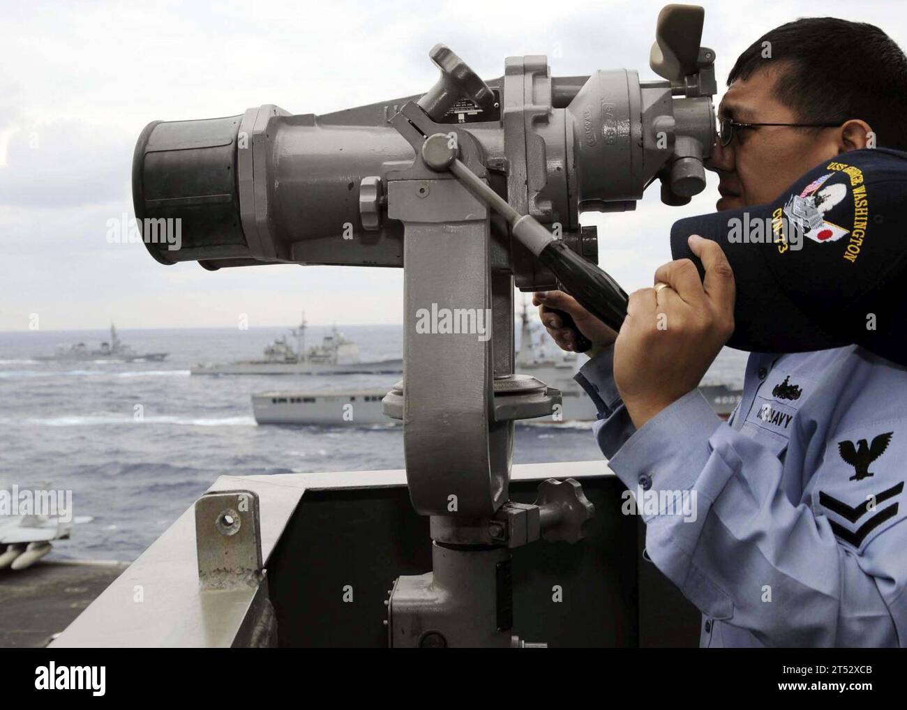 0811198534H-099 PACIFIC OCEAN (Nov. 19, 2008) A Sailor aboard the ...