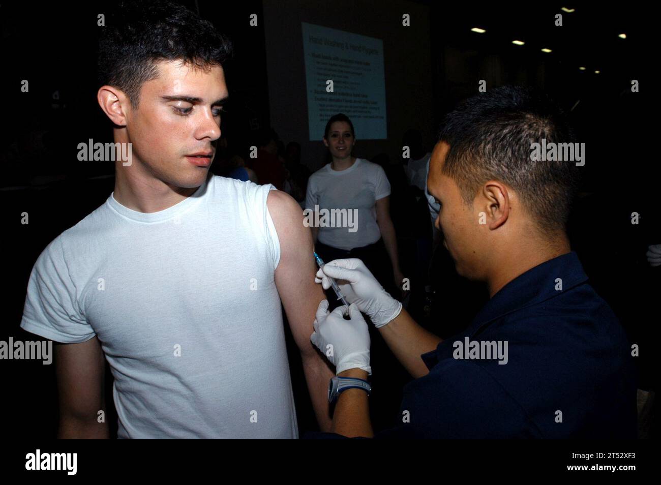 0704051525H-034 PACIFIC OCEAN (Apr. 5, 2007) - Airman Mark Hensel ...