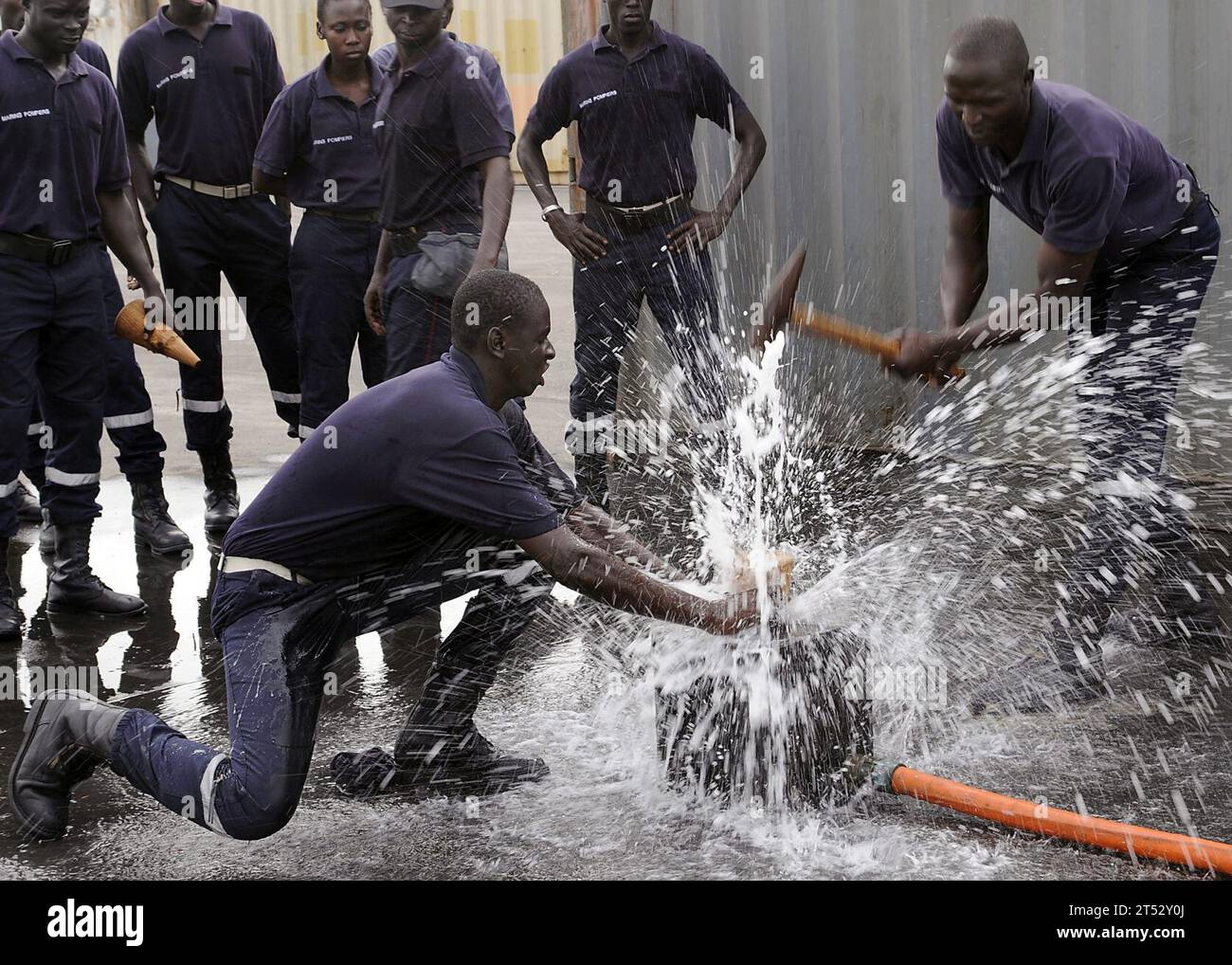 Fire hose handling techniques hi-res stock photography and images - Alamy