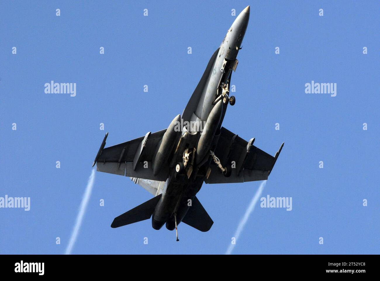 Assigned to the blue diamonds of strike fighter squadron vfa hi-res ...
