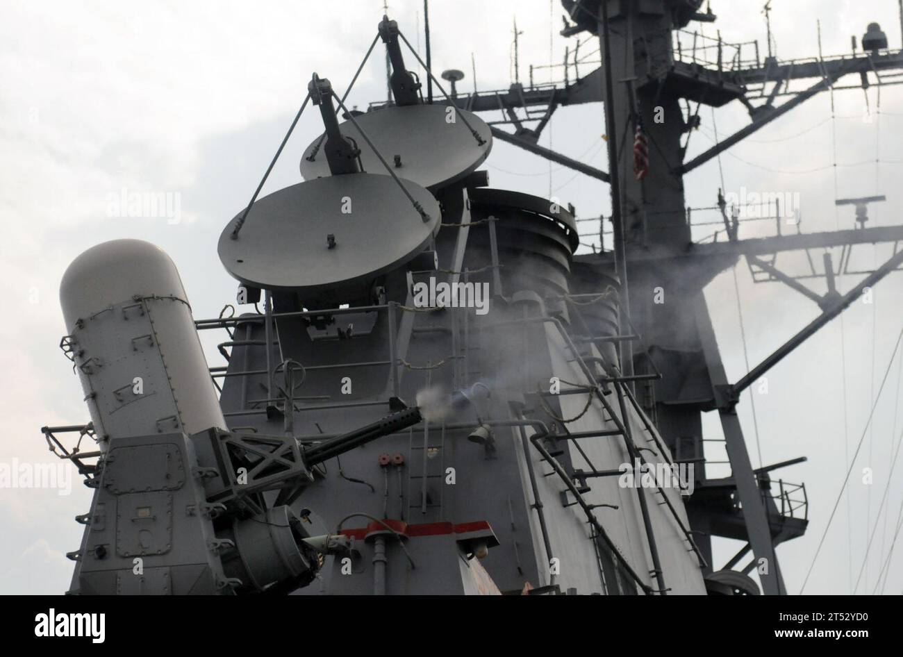 111101XQ375-071 ARABIAN SEA (Nov. 1, 2011) A Mk-15 Phalanx Close-In ...