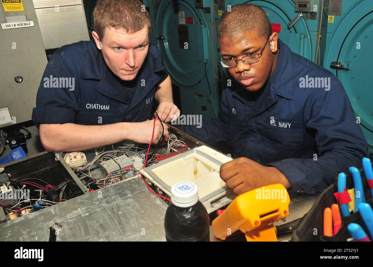 Troubleshoot washing machine hi-res stock photography and images - Alamy