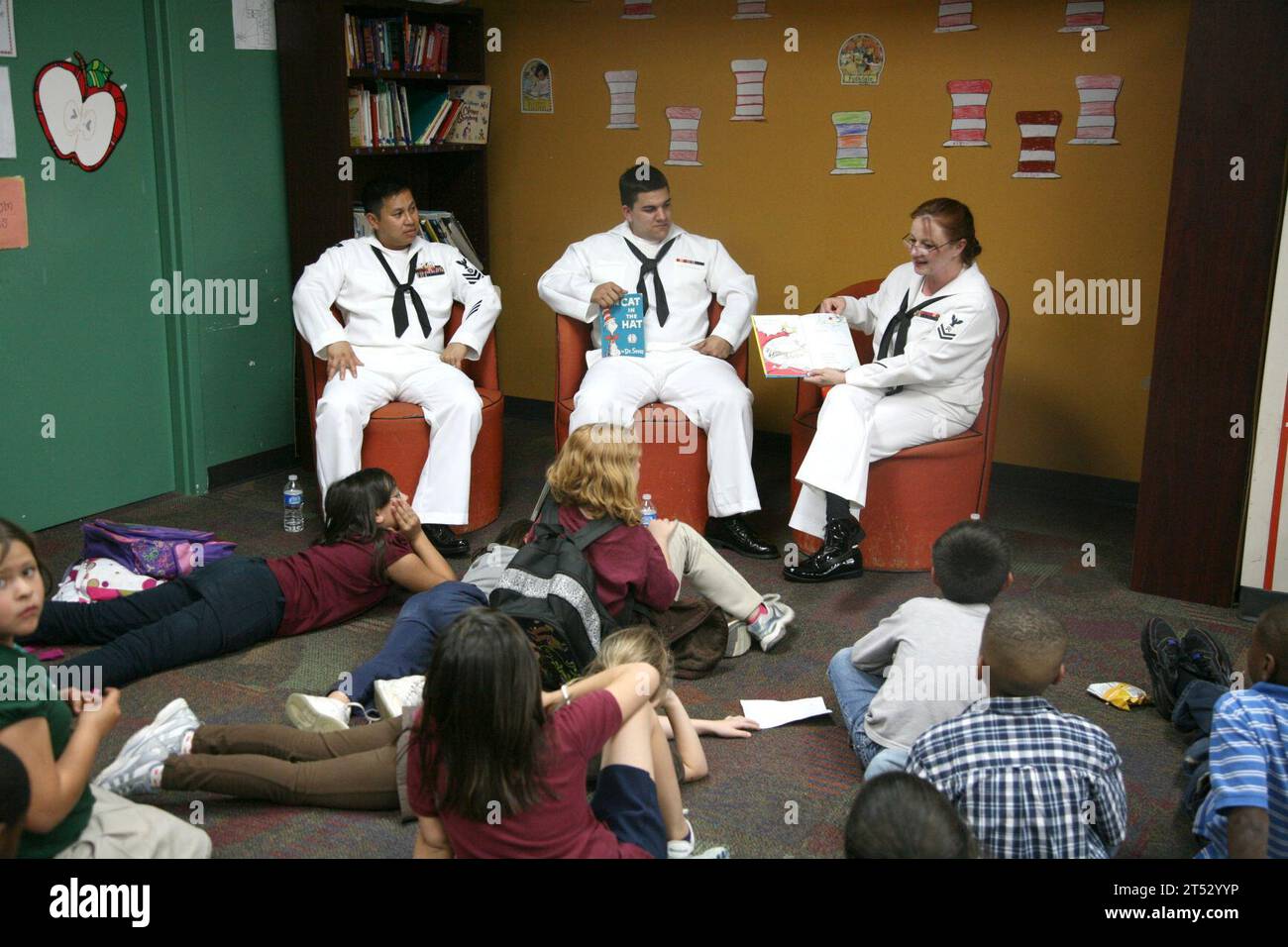 Navy operational support center phoenix hi-res stock photography and ...