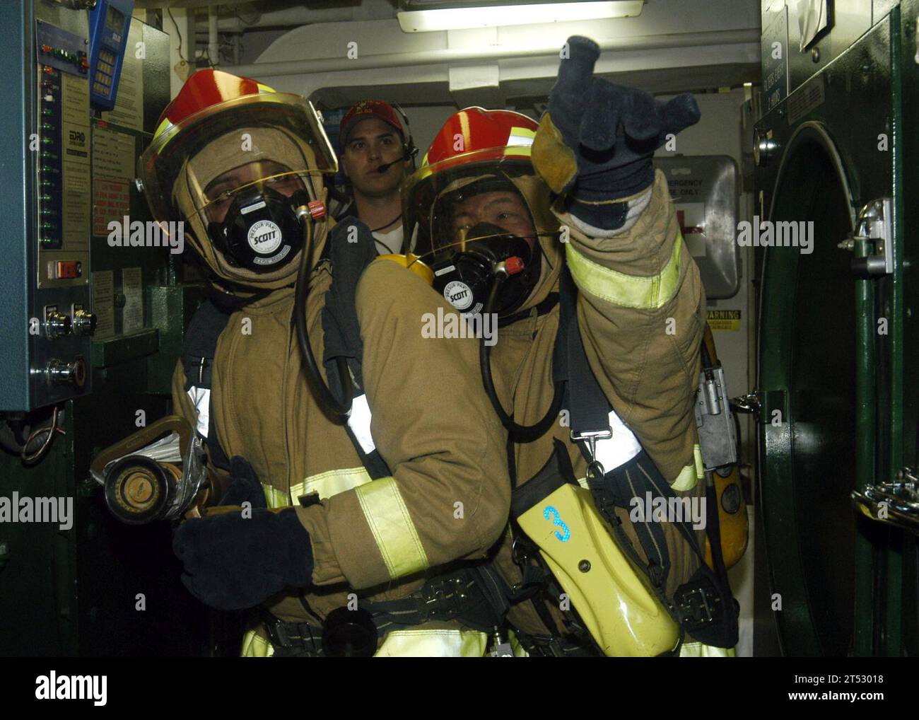 0702034649C-157 Pacific Ocean (Feb. 3, 2007) - The on-scene leader ...