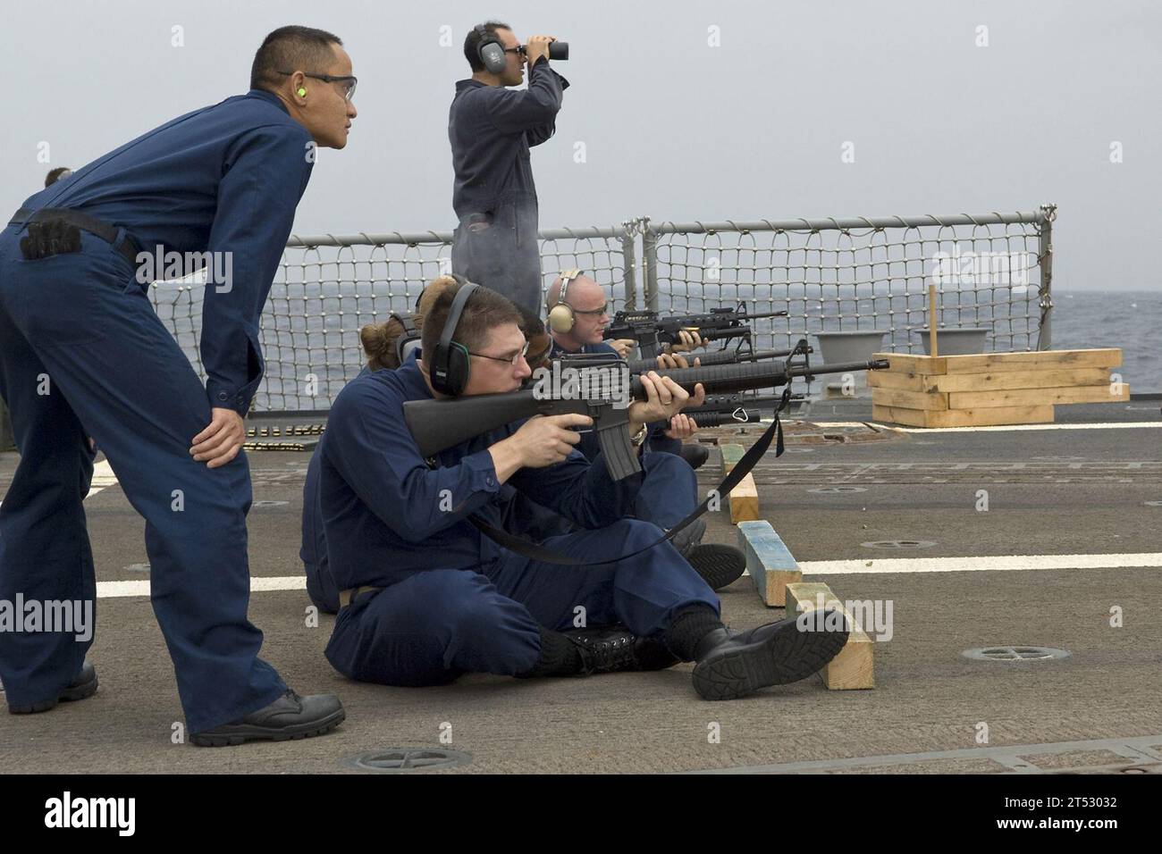 arleigh burke, DDG 85, destroyer, Guided-Missile, M-16, machine, small ...