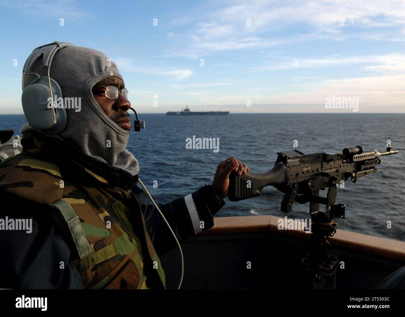 Arleigh Burke-class guided missile cruiser USS Momsen (DDG 92), Carrier ...