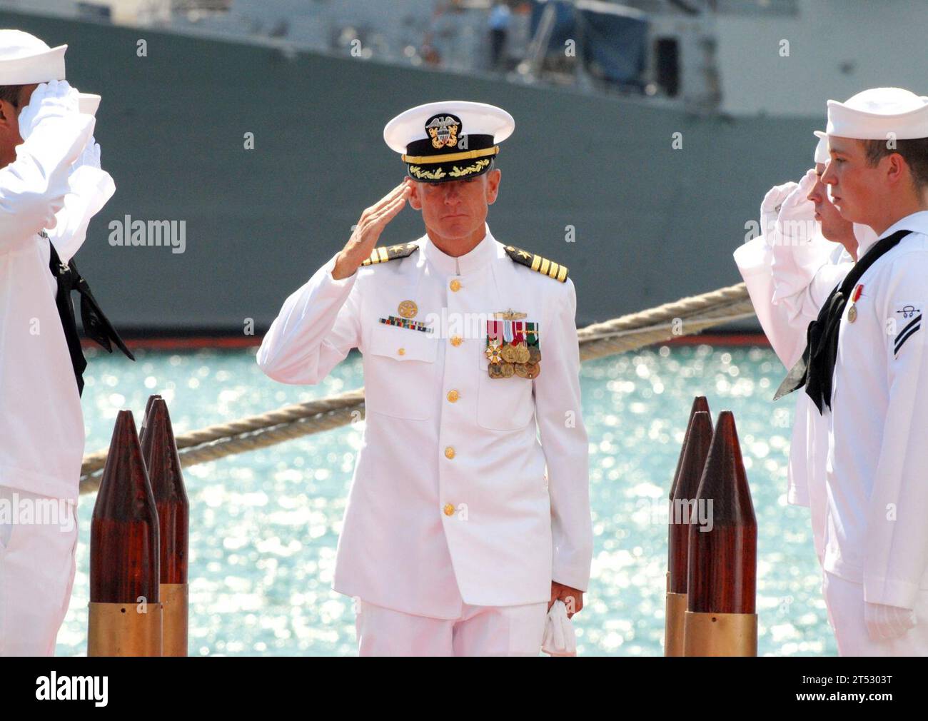 0704054965F-020 PEARL HARBOR, Hawaii (April 5, 2007) - Commander ...