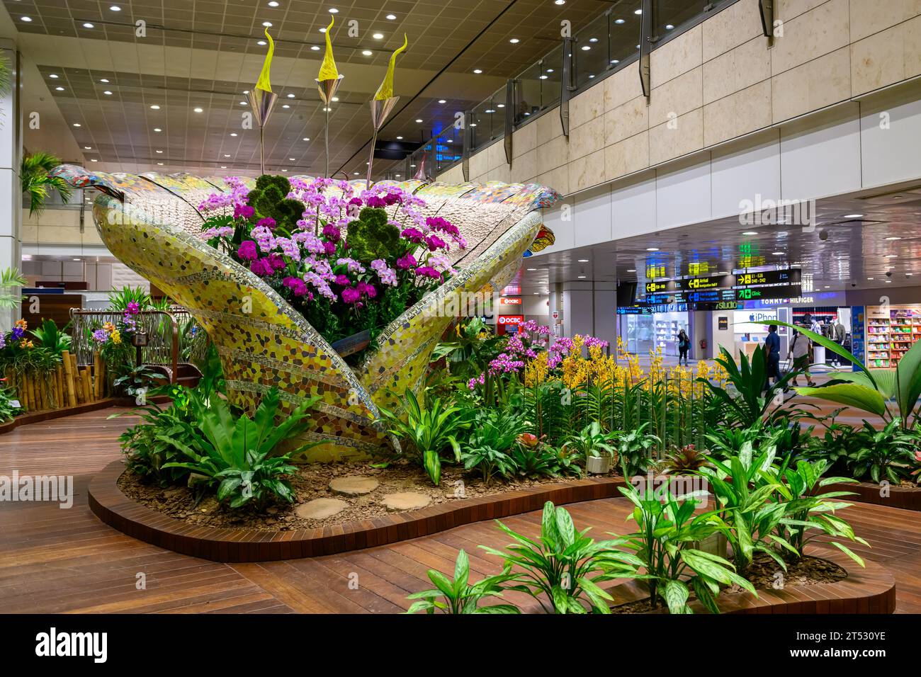 The floral display inside Terminal 2 airside, Singapore Changi Airport ...
