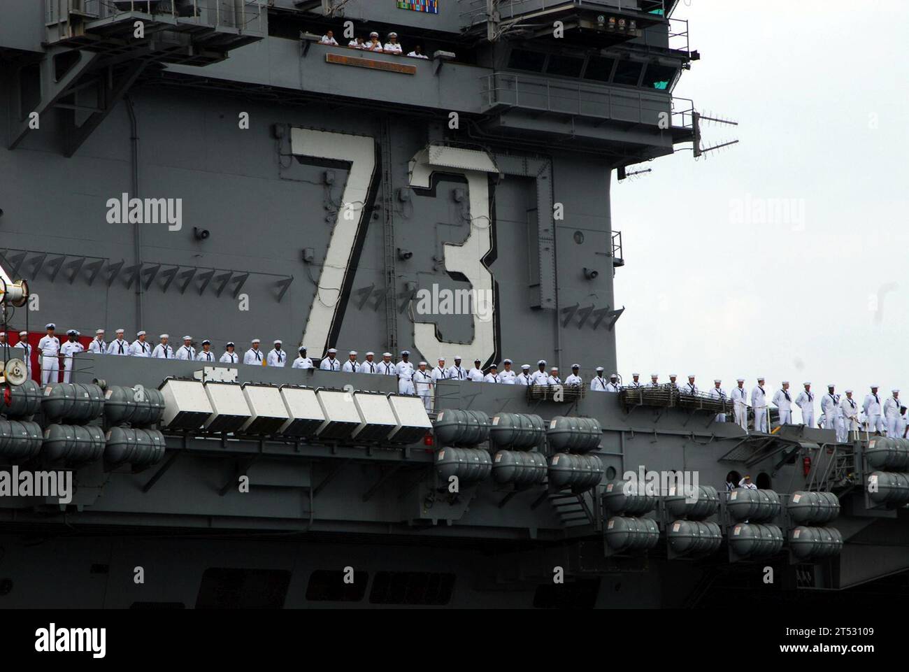 0809250483B-005 YOKOSUKA, Japan (Sept. 25, 2008) Sailors man the rails ...
