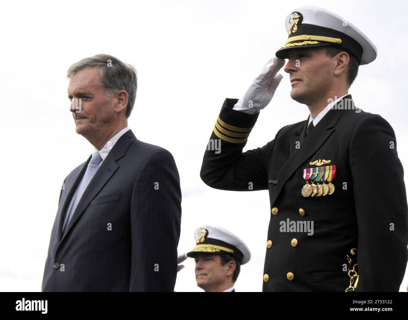 0810256553L-005 KITTERY, Maine (Oct. 25, 2008) Cmdr. Mike Stevens ...