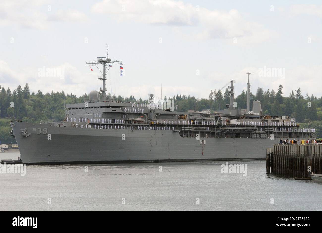 1006148119A-022 BEMERTON, Wash. (June 14, 2010) The submarine tender ...