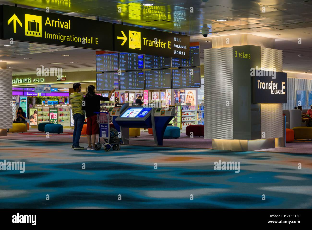 Terminal 2 at Singapore Changi Airport Stock Photo - Alamy