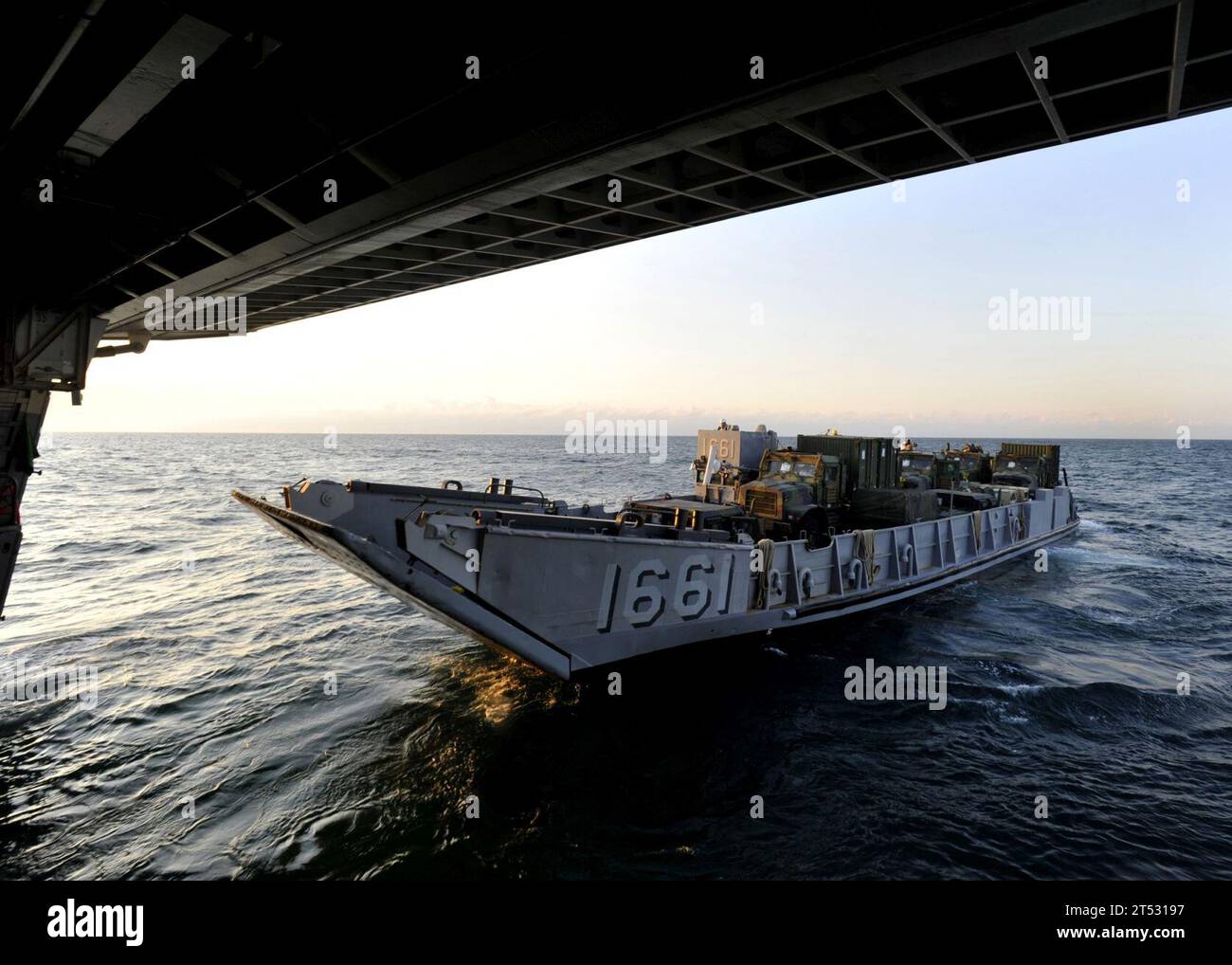 1004282147L-001 ONSLOW BAY, N.C. (April 28, 2010) Landing Craft Utility ...
