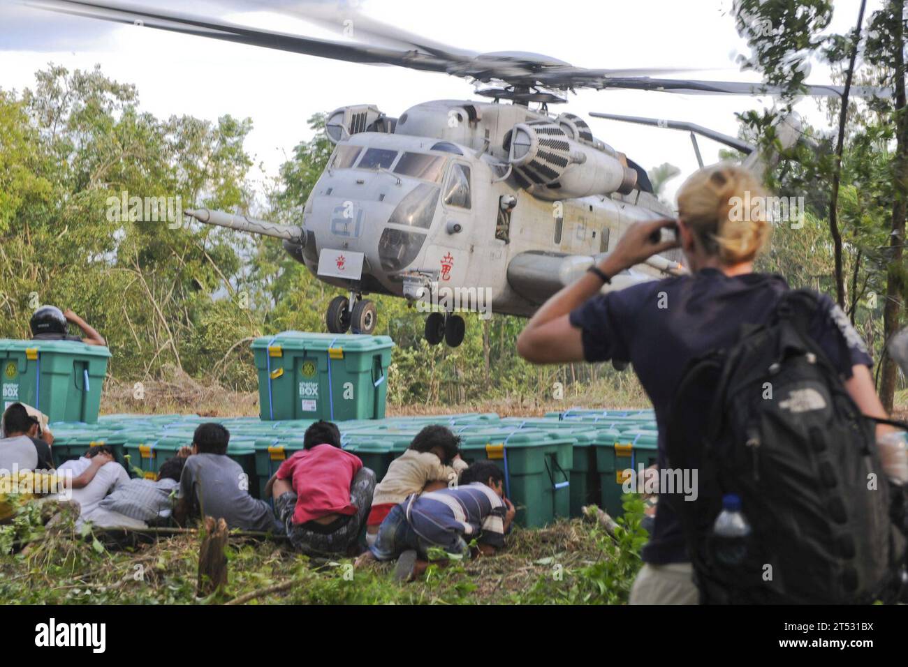 assiatance, CH-53E, children, CTF 76, Disaster relief, earthquake ...