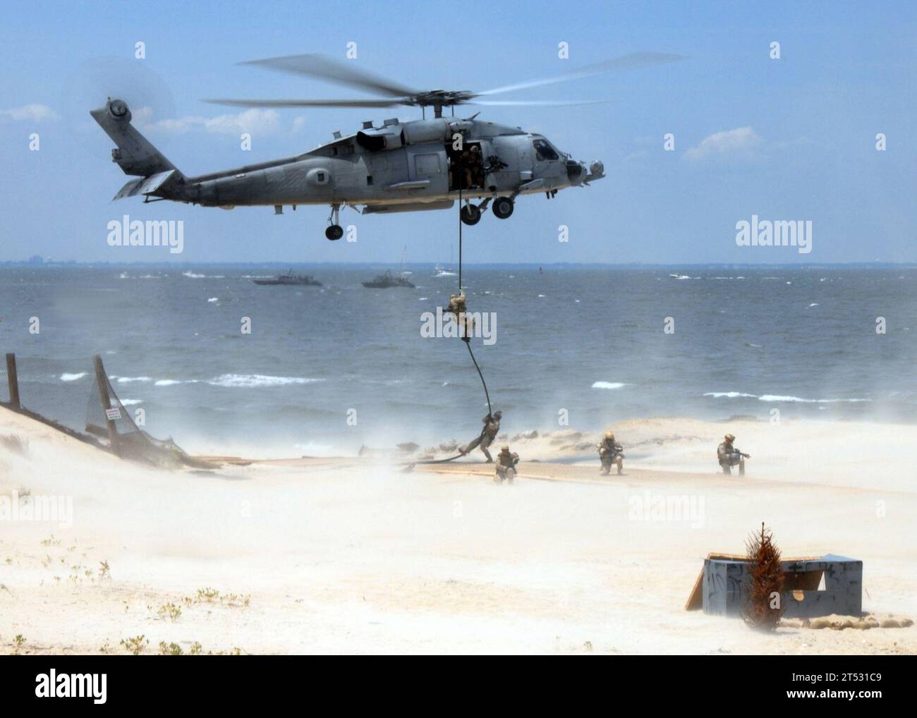0907186403R-262 NORFOLK (July 18, 2009) U.S. Navy SEALS conduct a fast ...