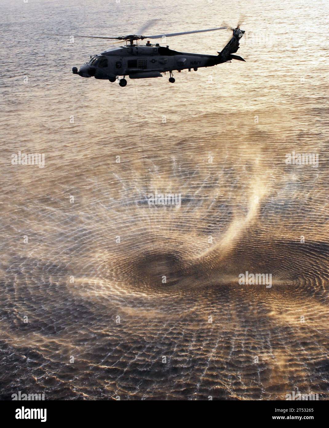0902106538W-205 PACIFIC OCEAN (Feb. 10, 2009) An MH-60R Sea Hawk ...