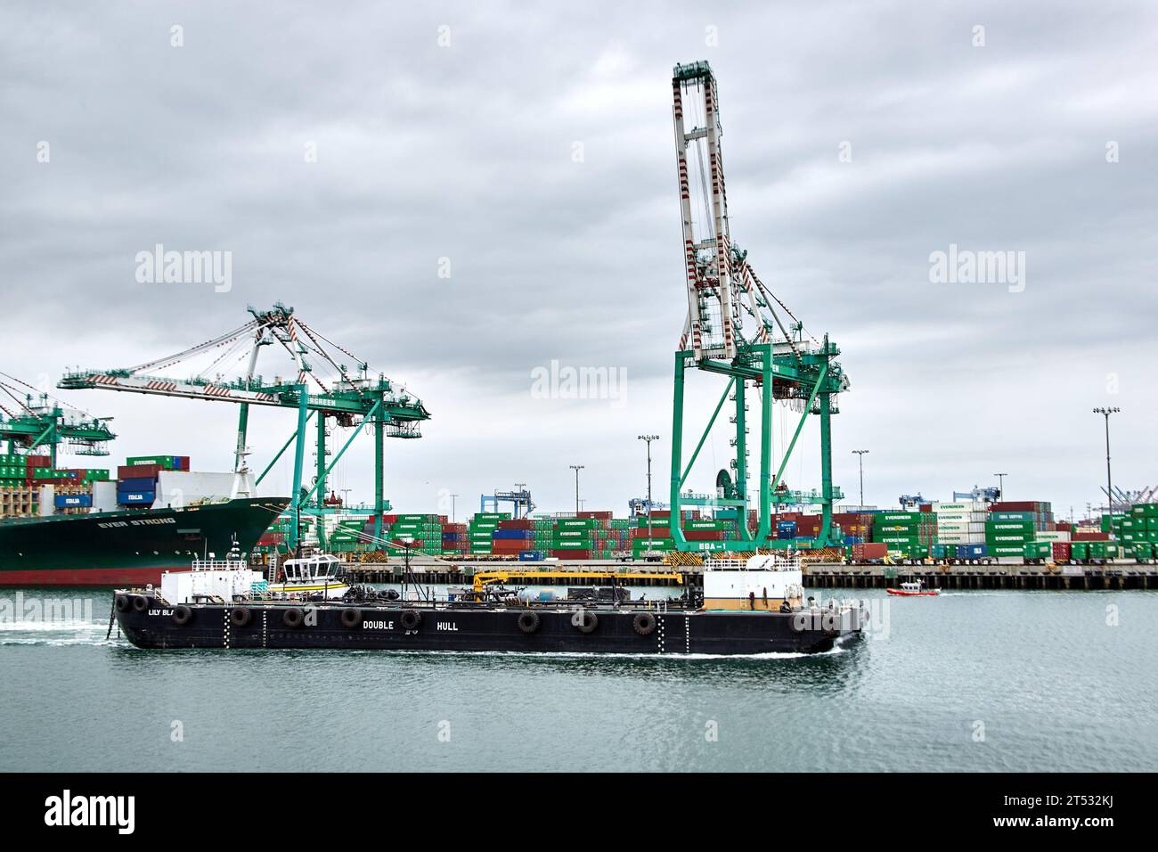 Tank barge hi-res stock photography and images - Alamy