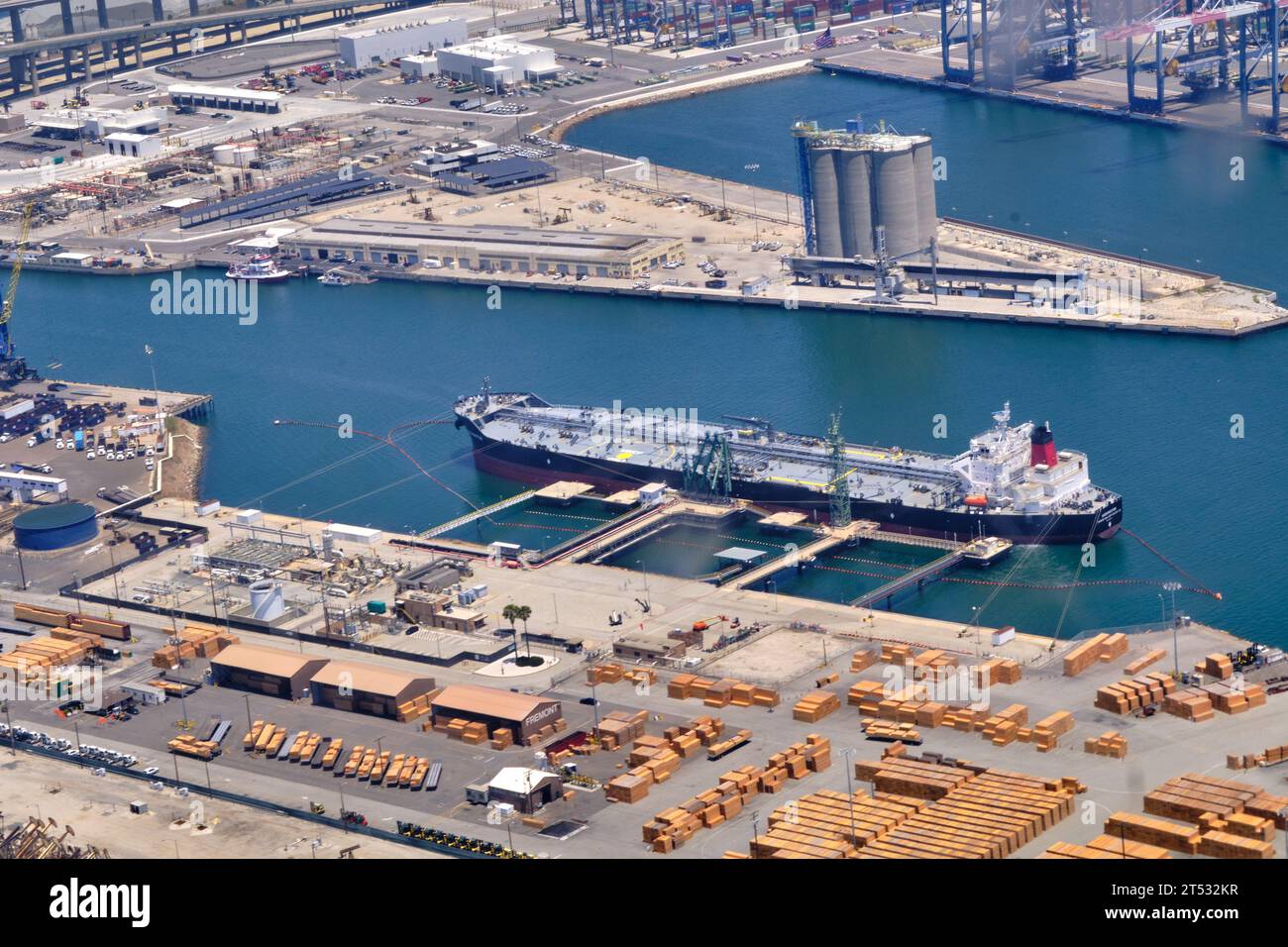 Long Beach, California, USA. 25th May, 2020. The oil tanker ship ...