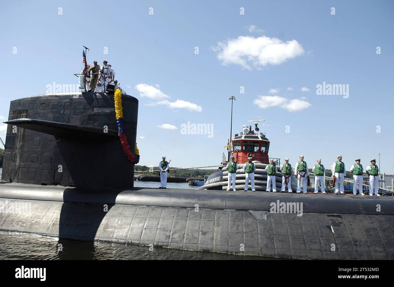 0808218467N-007 GROTON, Conn. (Aug. 21, 2008) Crew members of the fast ...