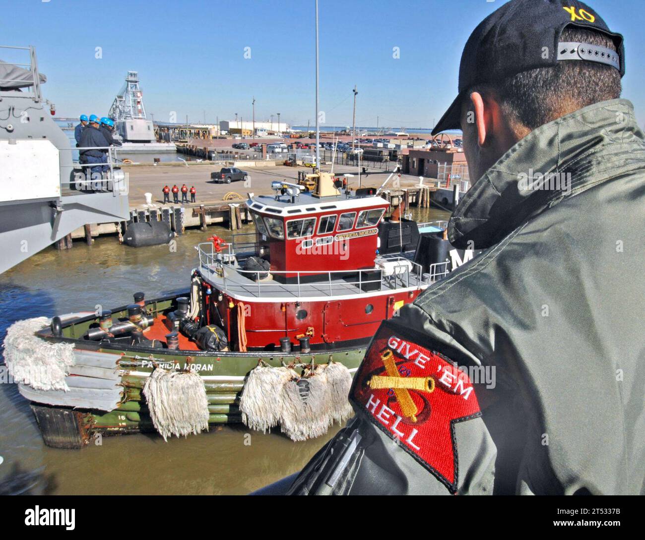 0701268923M-039 Norfolk, Va. (Jan. 26, 2007) - Executive Officer Cmdr ...