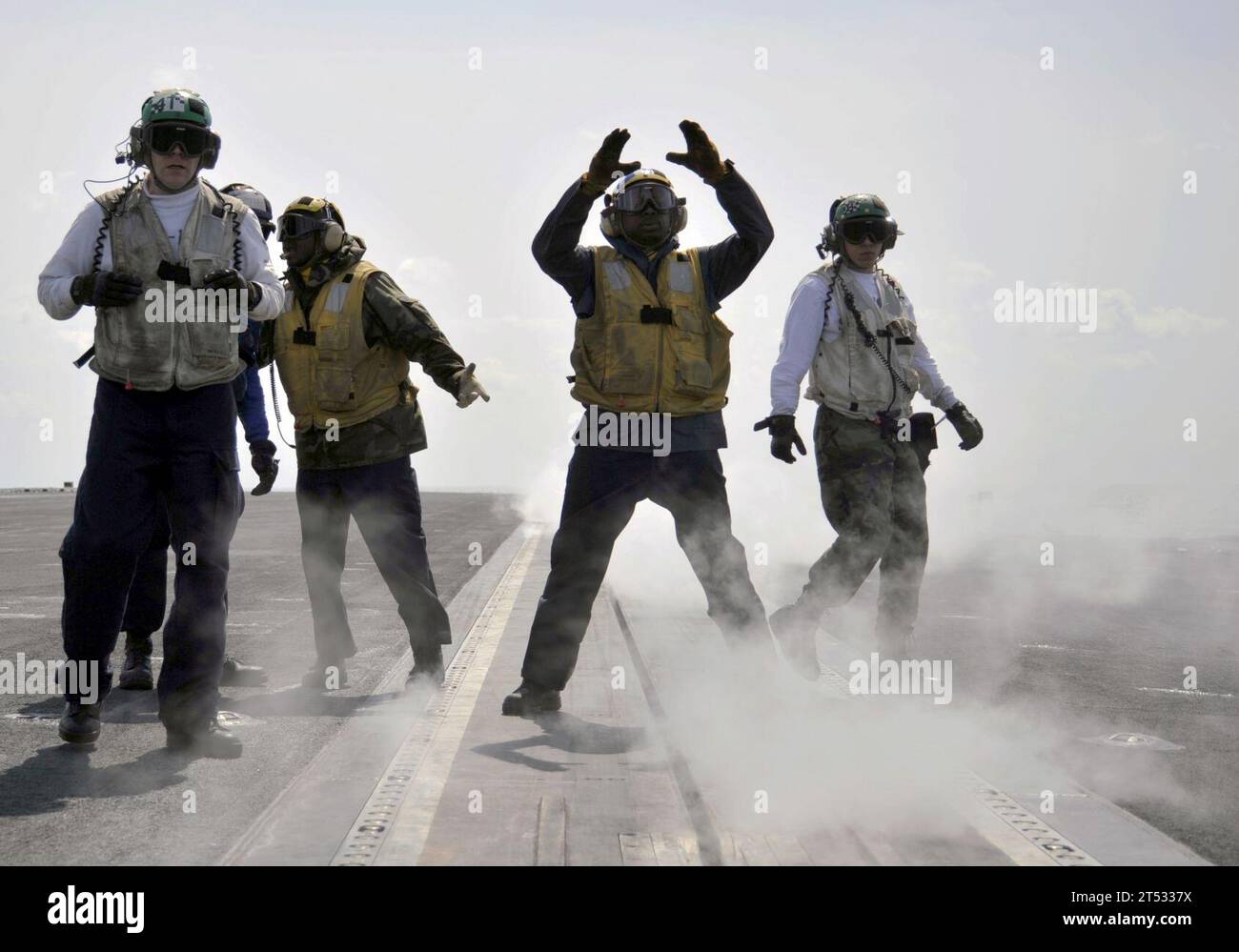 atlantic ocean, flight deck, Sailors, signaling, SMOKE, U.S. navy photo ...