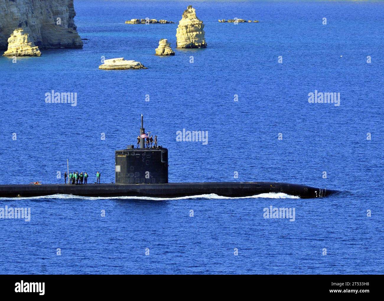 1003200780F-014 SOUDA BAY, Greece (March 20, 2010) The Los Angeles ...