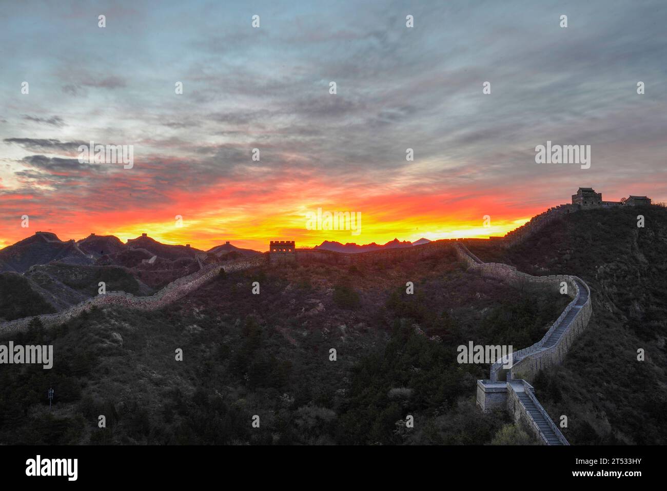 CHENGDE, CHINA - NOVEMBER 3, 2023 - The Jinshanling Great Wall at dawn ...