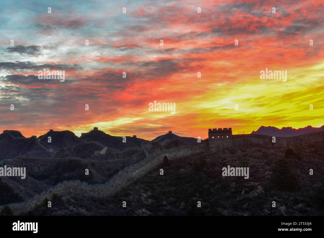 CHENGDE, CHINA - NOVEMBER 3, 2023 - The Jinshanling Great Wall at dawn ...