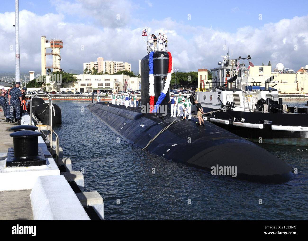 1011153560G-001 PEARL HARBOR (Nov. 15, 2010) The Virginia-class attack ...