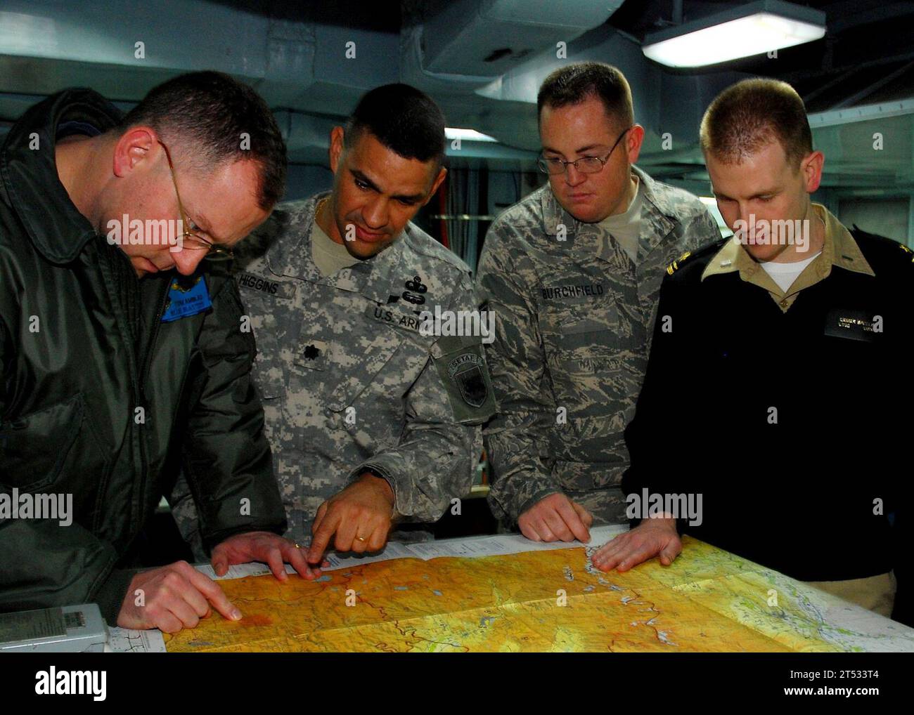 0901304044H-042: MEDITERRANEAN SEA (Jan. 30, 2009) Service members from ...