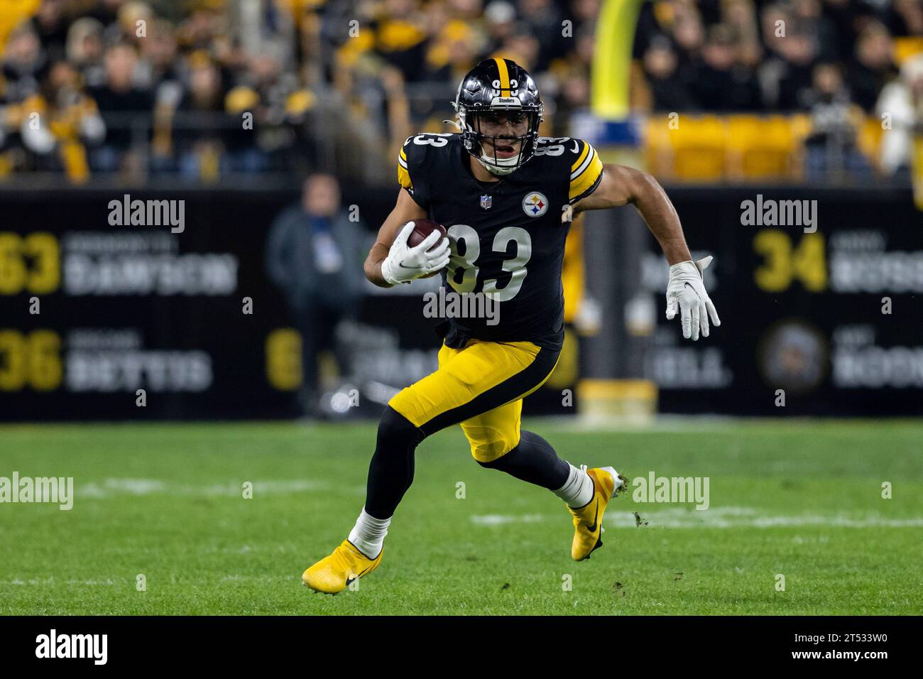 Pittsburgh Steelers tight end Connor Heyward (83) runs after a catch ...