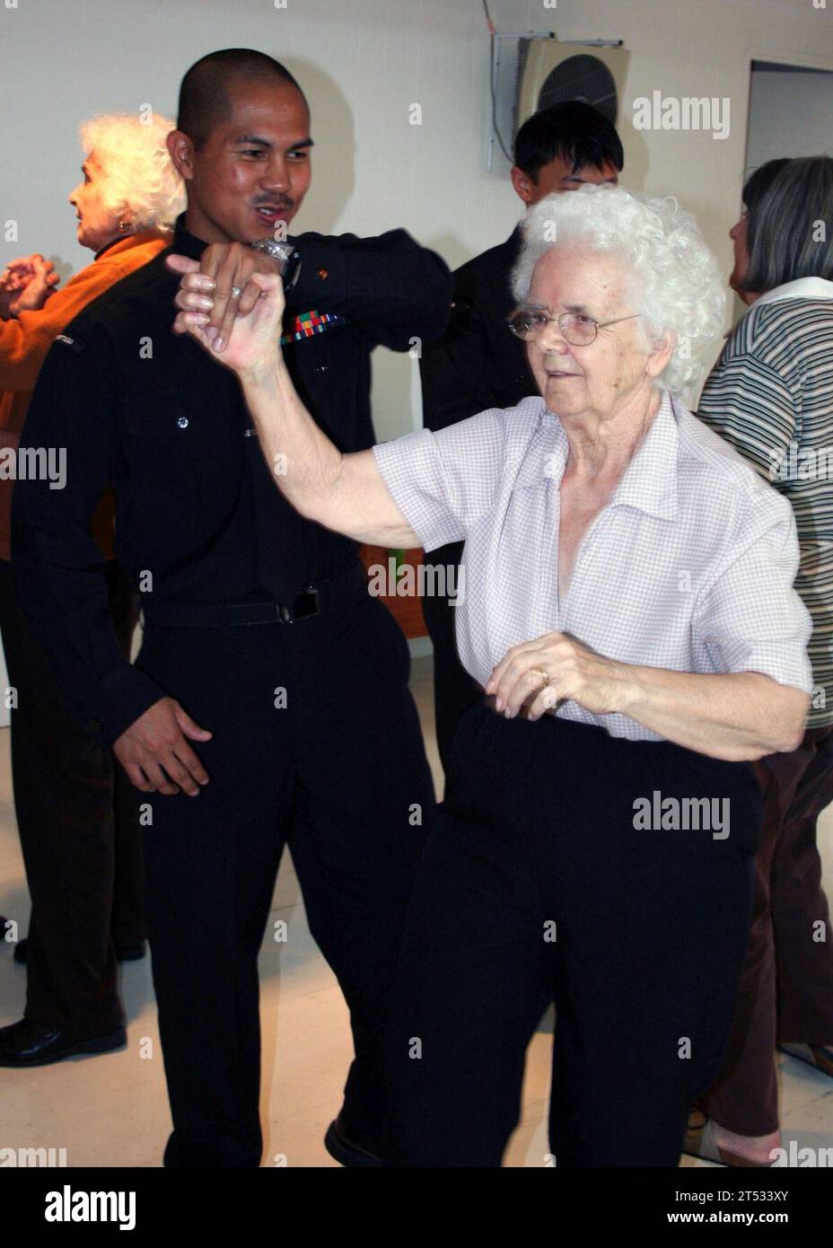 Australia, BRISBANE, dock landing ship USS Tortuga (LSD 46), Wesley ...